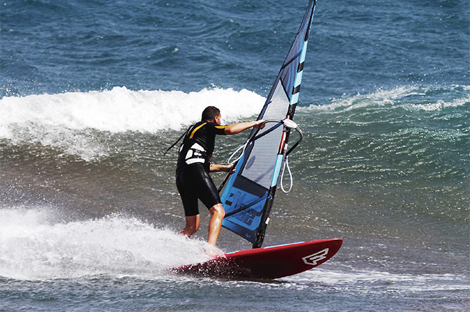 Windsurf Magazine5.3 WAVE SAILS - POWER VS. CONTROL | Windsurf Magazine