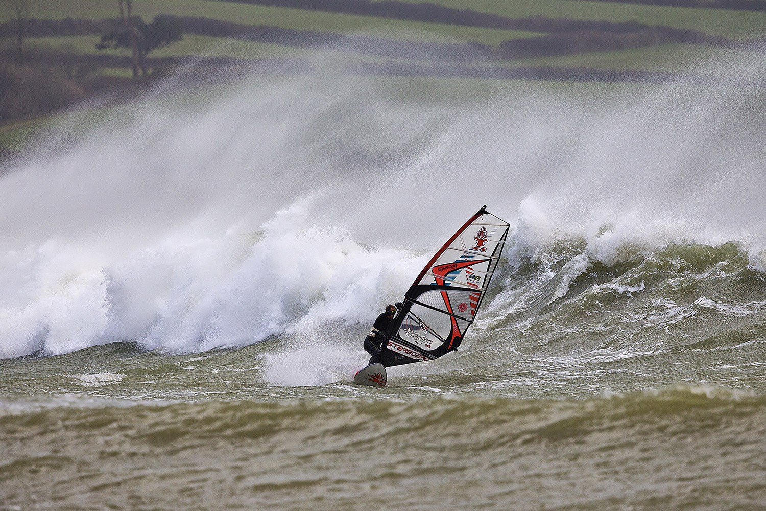 Windsurf Magazine Online STORM FORCE - BEAUTY AND THE BEAST