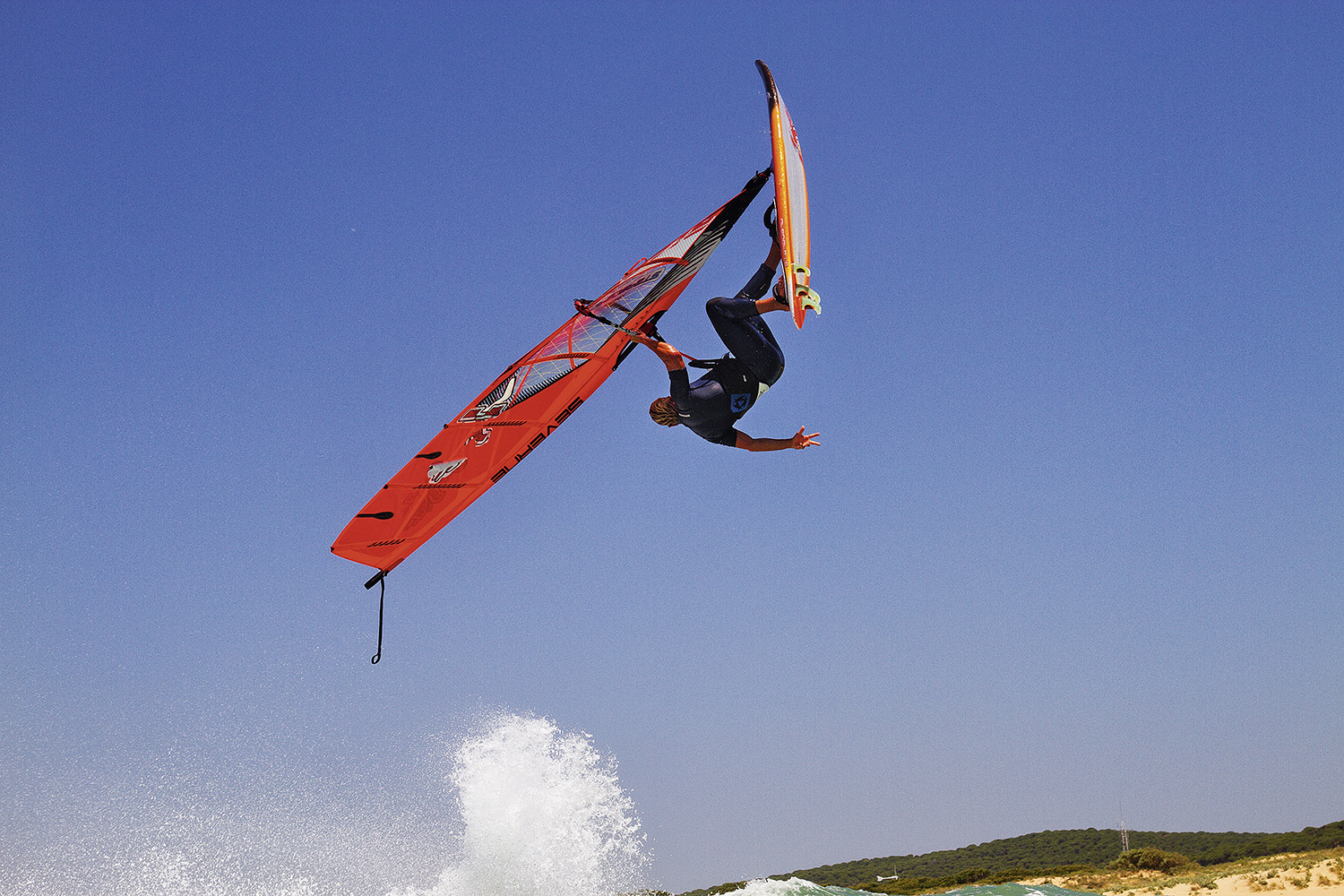 Windsurf Magazine 24 HOURS IN TARIFA!