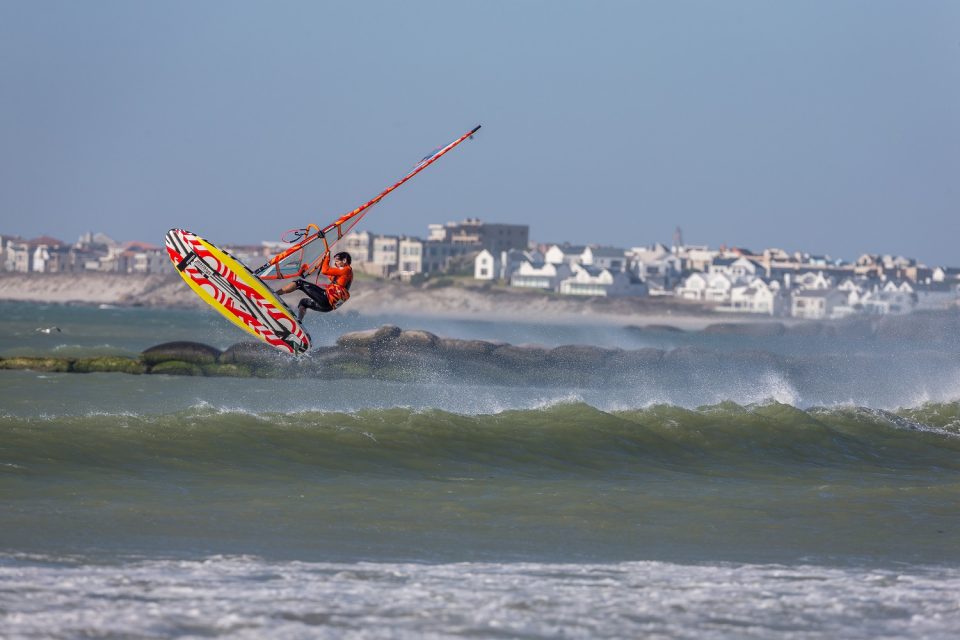 Windsurf MagazineRRD AIRWINDSURF FREERIDE BOARD & RIG | Windsurf Magazine