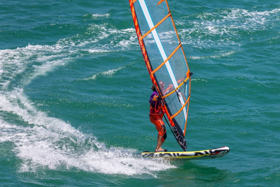 Windsurf MagazineRRD AIRWINDSURF FREERIDE BOARD & RIG | Windsurf Magazine