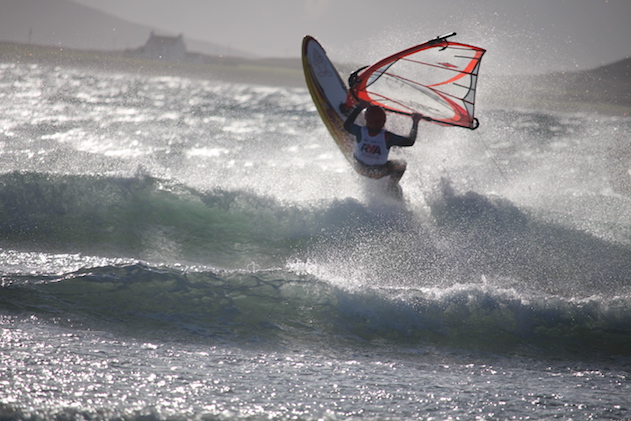 Windsurf Magazine OnlineRUARAIDH SOMERVILLE WINS JUNIOR TIREE WAVE ...