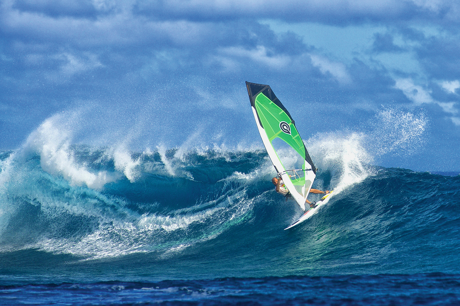 Windsurf Magazine TAHITI - TEAHUPOʻO TALE