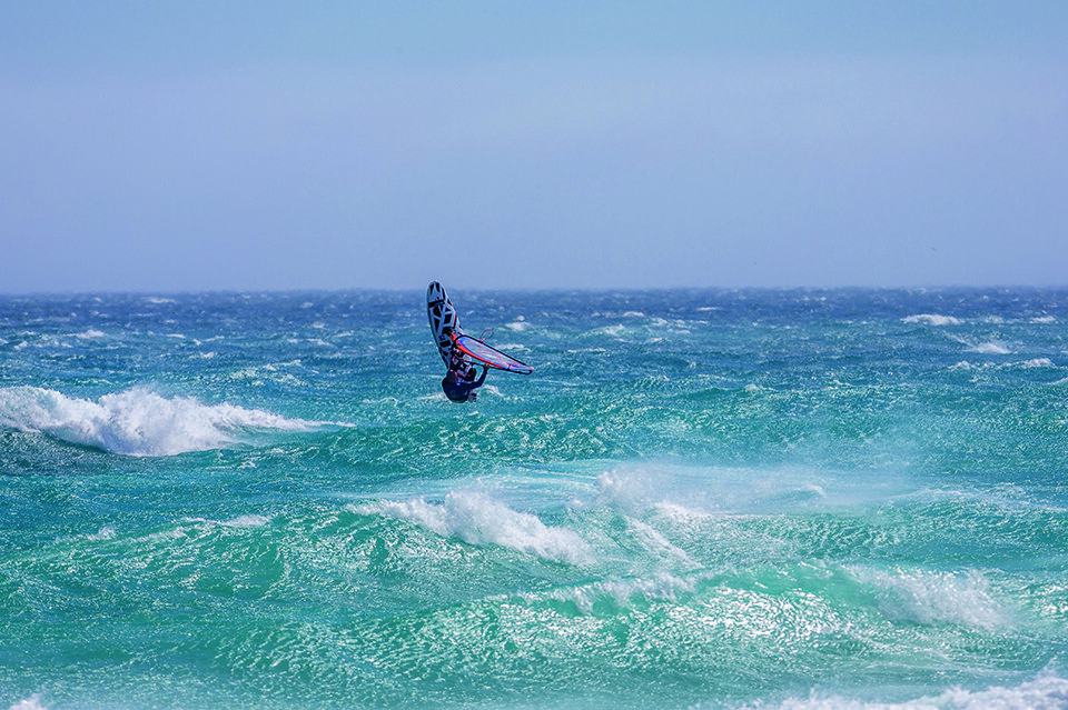 Windsurf MagazineJEM HALL - WINDY JUMPING