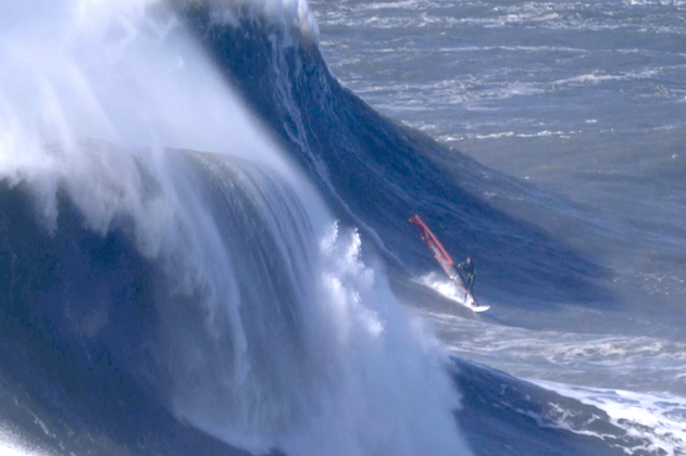 Windsurf MagazineNAZARÉ