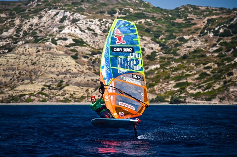 Windsurf Magazine OnlineOCEAN ELEMENTS FOILING HOLIDAYS | Windsurf ...