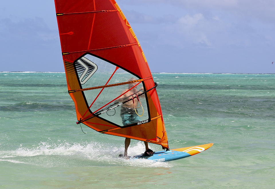 Windsurf MagazinePETER HART MASTERCLASS - MIXED UP GYBES
