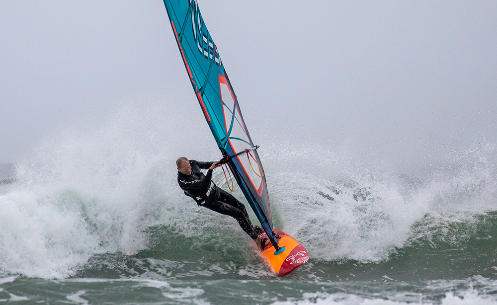 Windsurf MagazinePETER HART MASTERCLASS | WAVE SAILING - THE STICKING ...