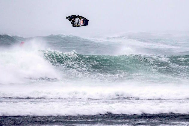 Windsurf MagazineRED BULL STORM CHASE IN 100 SECONDS