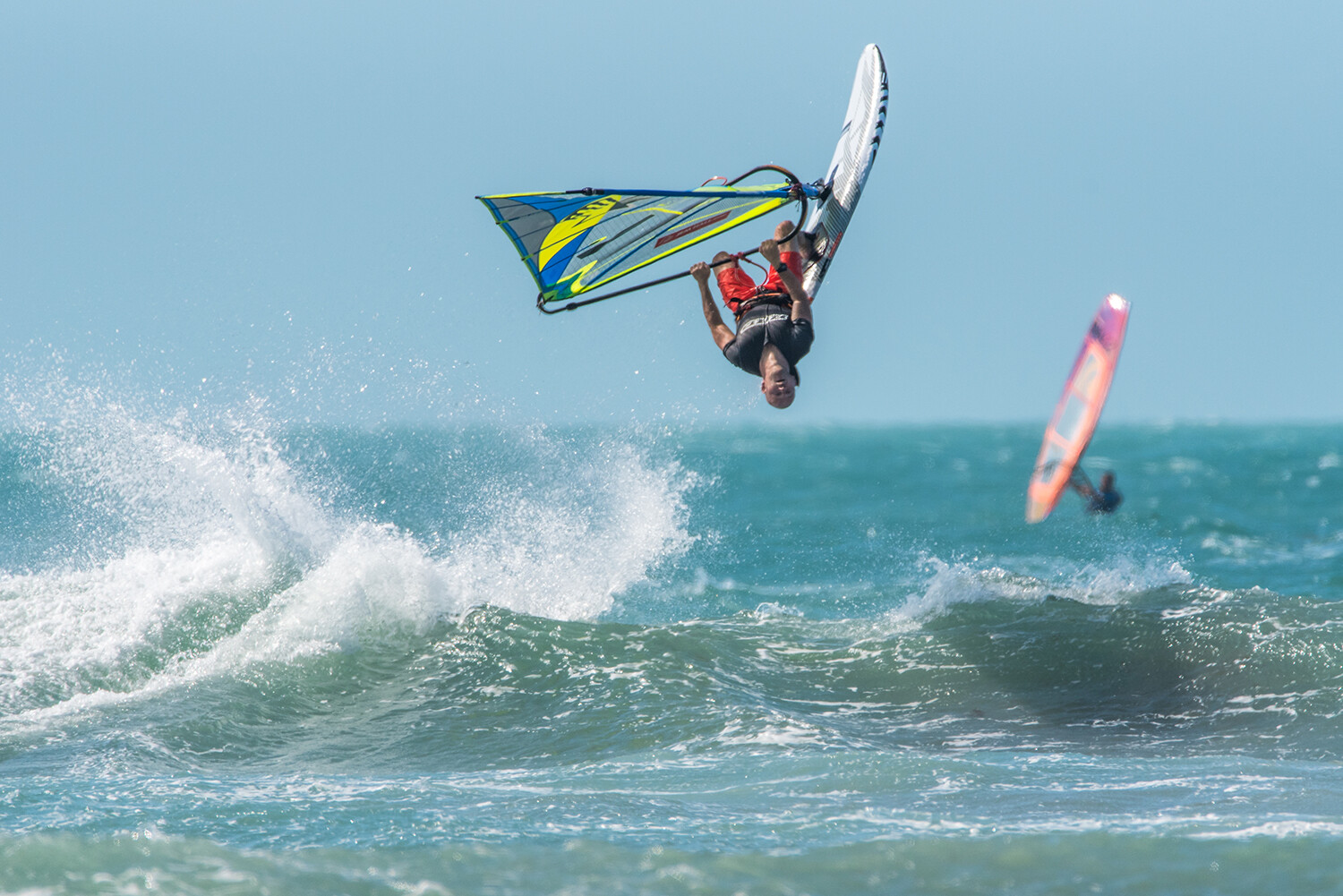 Windsurf MagazineTHE LAYBACK JUMP: JEM HALL | Windsurf Magazine