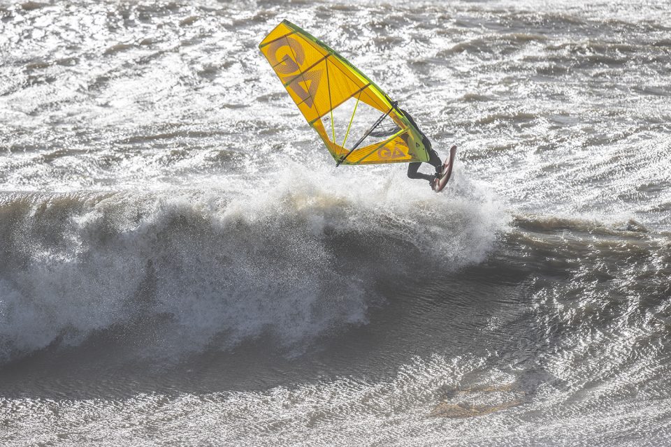 Windsurf MagazineANGLE OF ATTACK: CROSS-ONSHORE TECHNIQUE | Windsurf ...