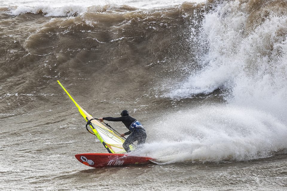 Windsurf MagazineANGLE OF ATTACK: CROSS-ONSHORE TECHNIQUE | Windsurf ...