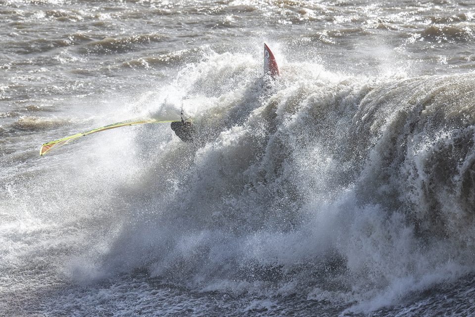 Windsurf MagazineANGLE OF ATTACK: CROSS-ONSHORE TECHNIQUE | Windsurf ...