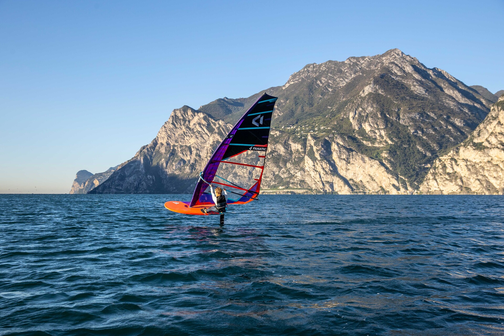 Windsurf MagazineDuotone_2022_Warp_Foil_JordyVonk_by_JohnCarter_FLG ...