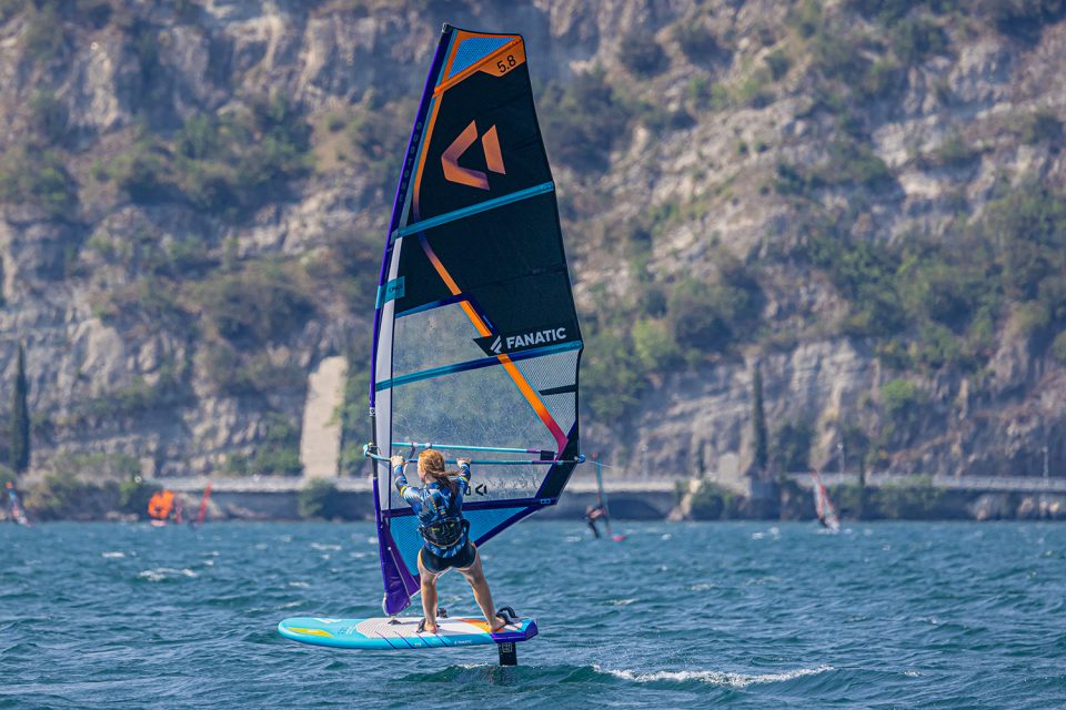 Windsurf MagazineSARAH JACKSON: FOIL GARDA