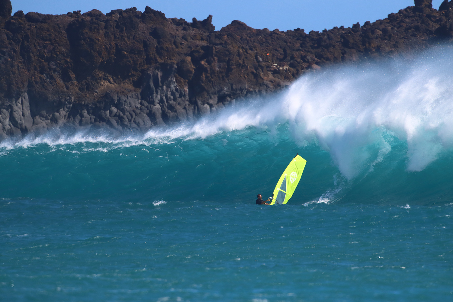 Windsurf MagazineMARCILIO BROWNE: SURPRISE SWELL