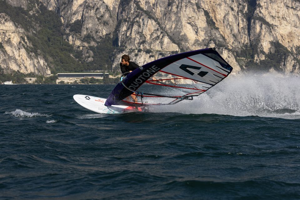 Windsurf MagazineDUOTONE: WARP_FIN AND FALCON_FIN D/LAB