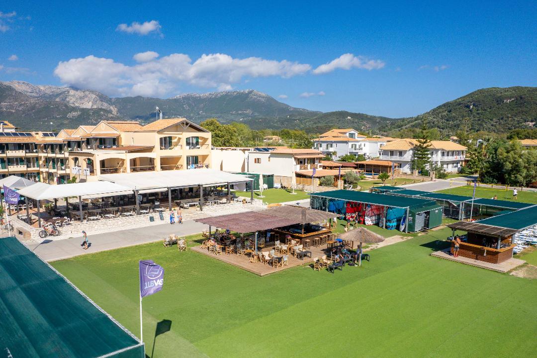 Windsurf MagazineCLUB VASS: SET UP IN FULL SWING